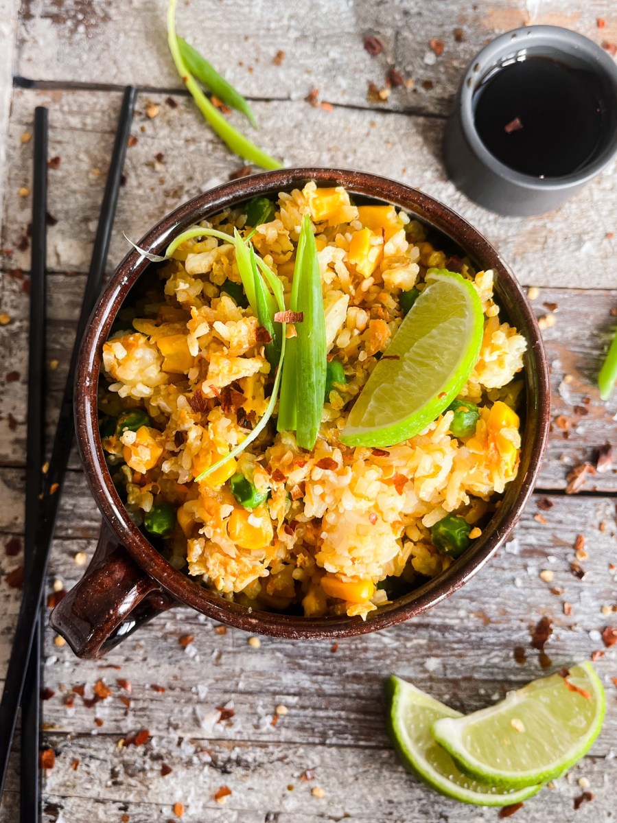 Stekt ris med egg og grønnsaker – Idas oppskrifter